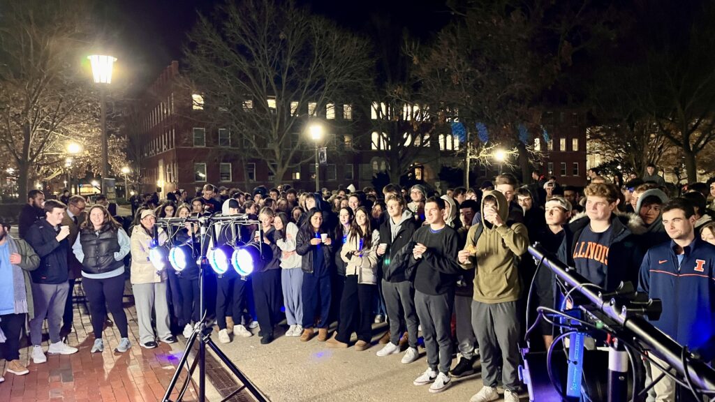 UIUC students celebrate Hanukkah while thinking about Middle East war ...