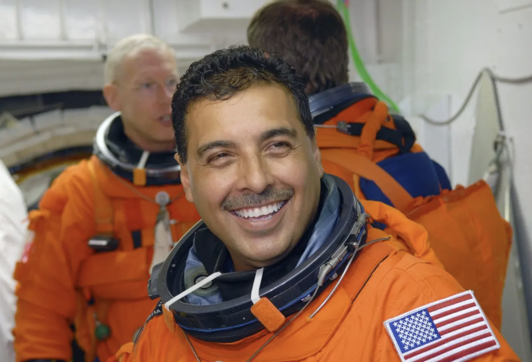Former NASA astronaut José Hernández visits the U of I, shares his ...